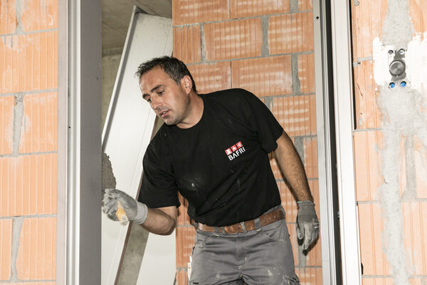 BAFRI AG :: Zargentüren, Innentüren, Aussentüren, Glastüren